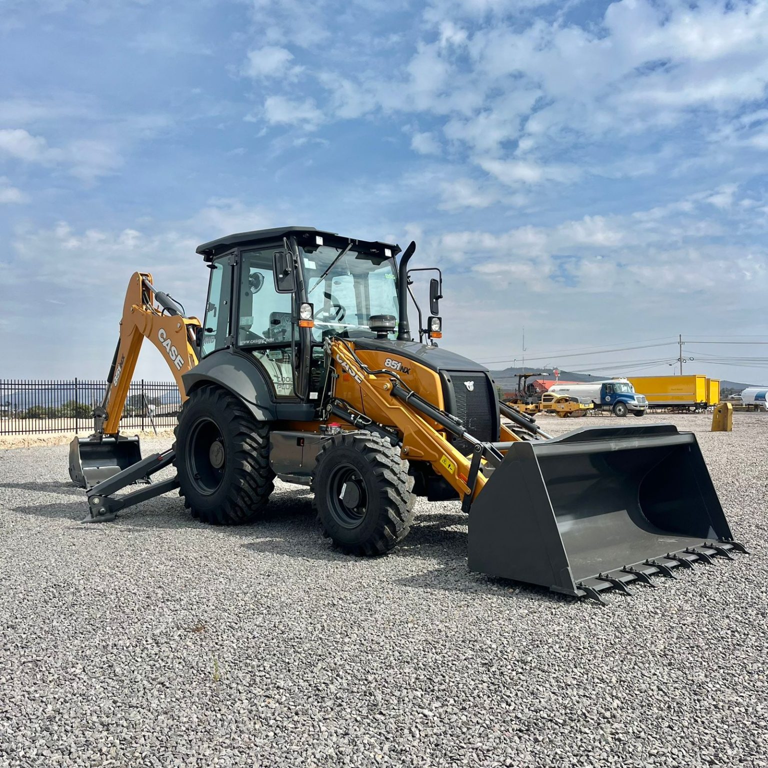 Retroexcavadora Nueva Case 851 NX 4×4 Año 2025 – 6803 A343 - DICAM SERVICES
